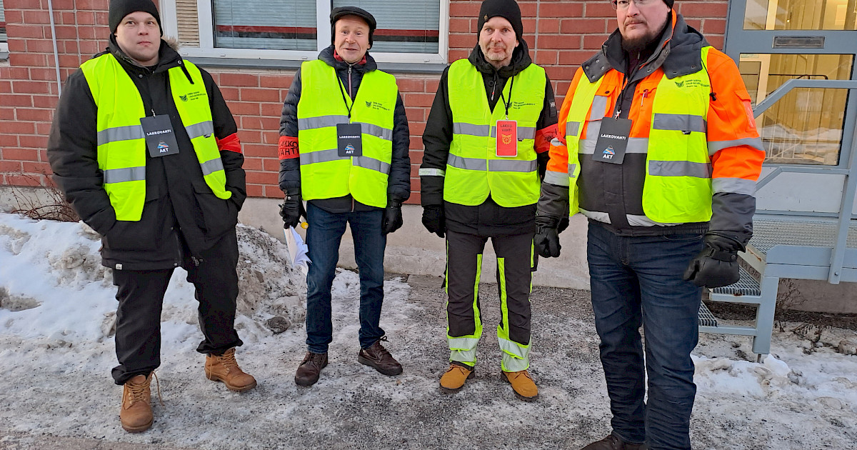 Turussa Nobinan bussit jäivät parkkiin - AKT lehti